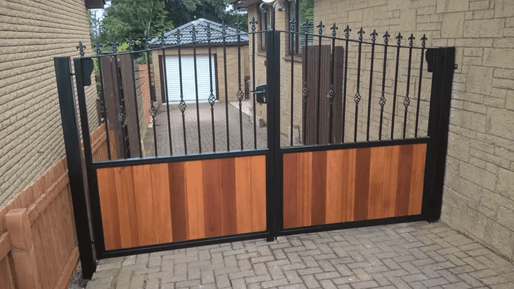 Metal & Timber Driveway Gates Lanarkshire