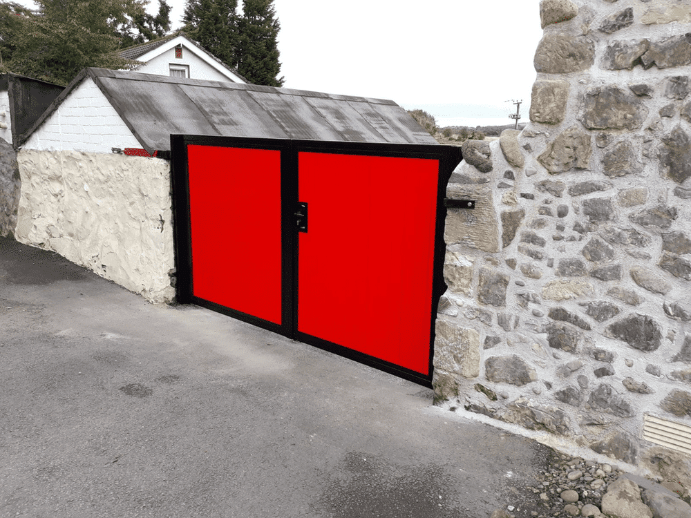 Bold & Unique Two-Tone Aluminium Gate | Gates Scotland